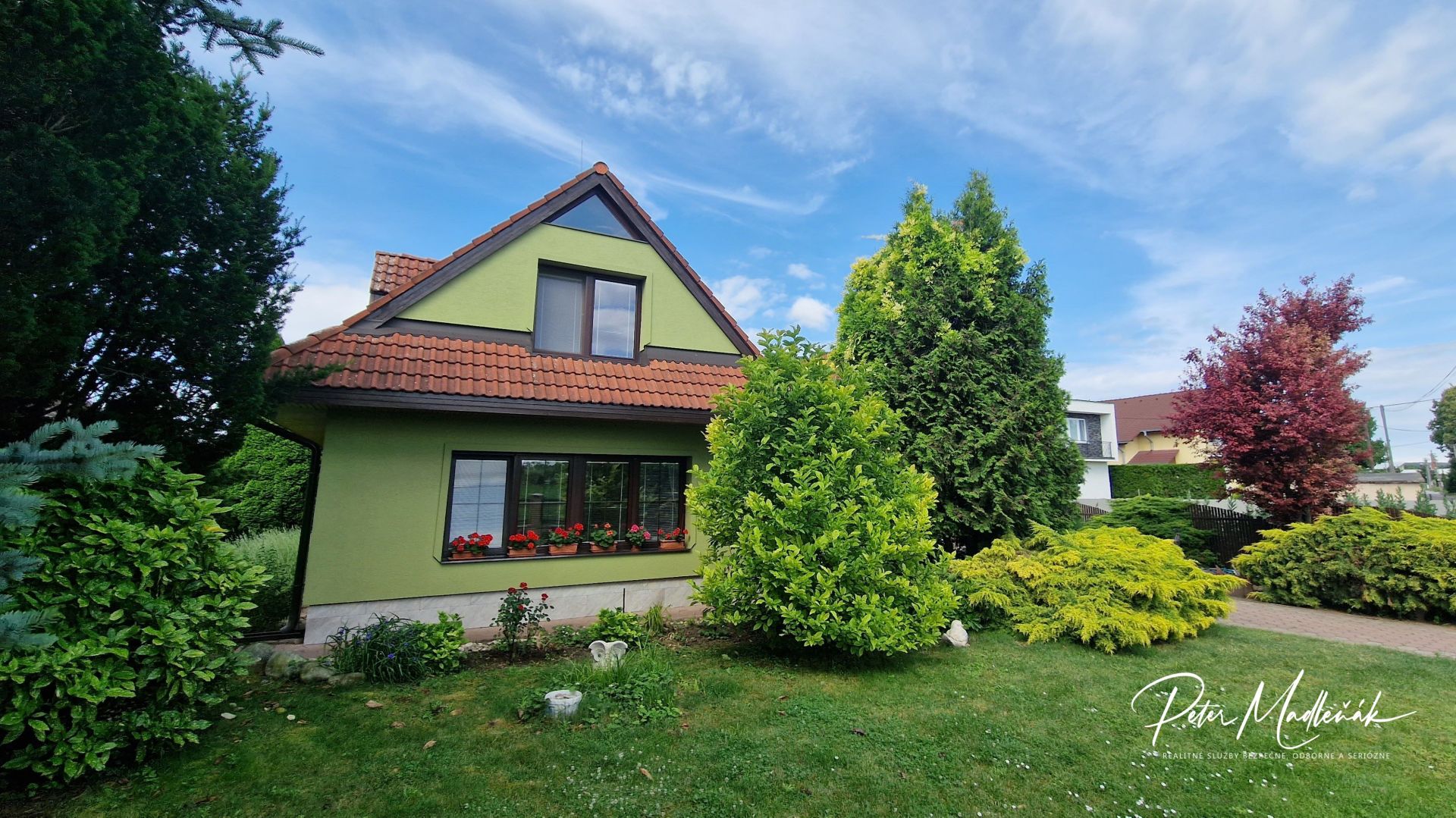 PREDANÉ - Na predaj veľký 6-izbový rodinný dom s garážou v obci Ivanka ...